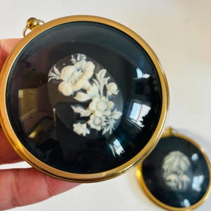 Delightful Pair of Peter Bates Collection World of Miniatures Cameo ...