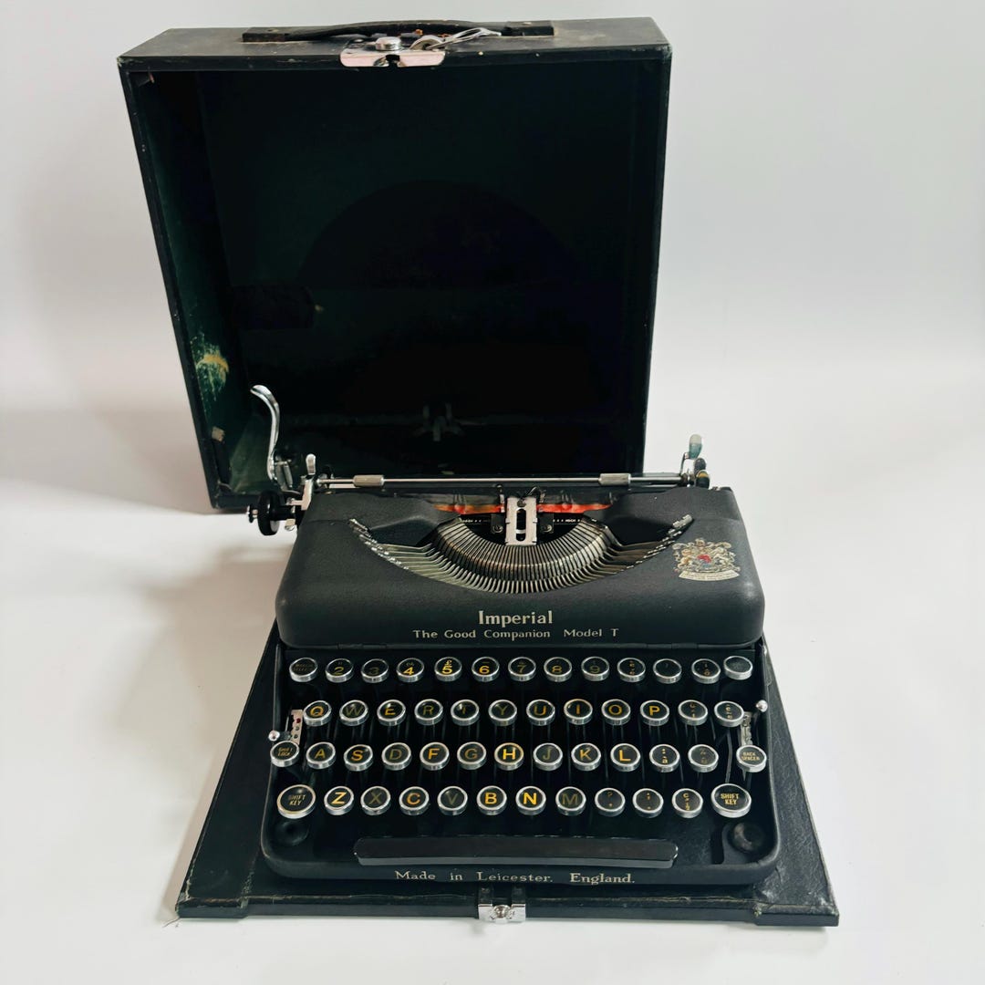 1940s Imperial British Brand the Good Companion Typewriter Model T ...