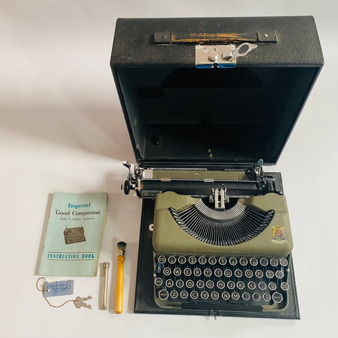 1930s Imperial British Brand -the Good Companion Typewriter Model T ...