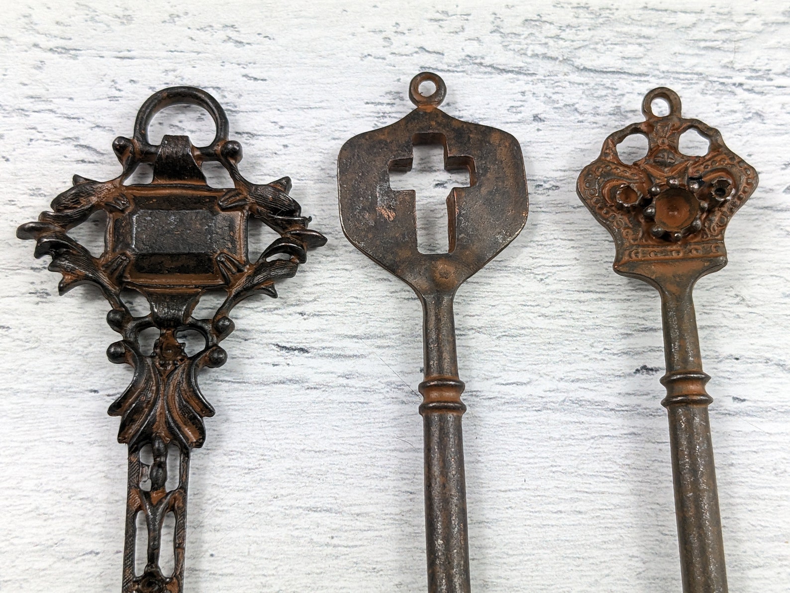 Antiqued Bronze Skeleton Key Pendants Ornate Key Antique - Etsy
