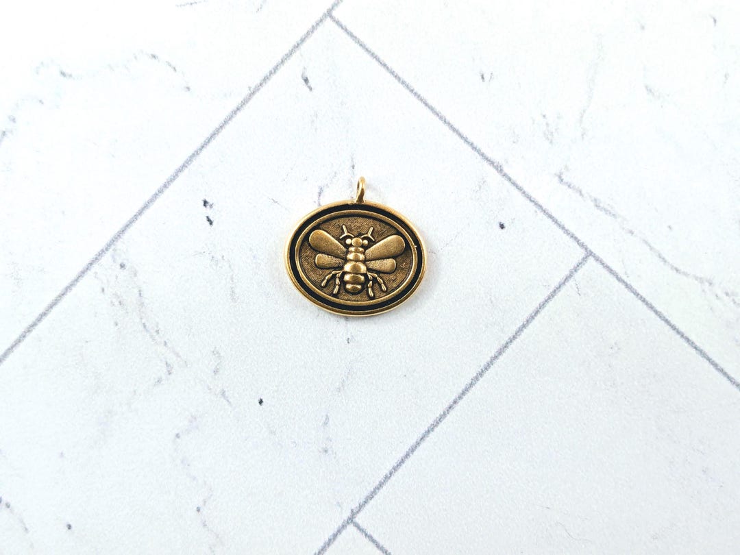 Small Antique Gold Plated Oval Bee Charm, 15mm, Insect, Flying Bee ...