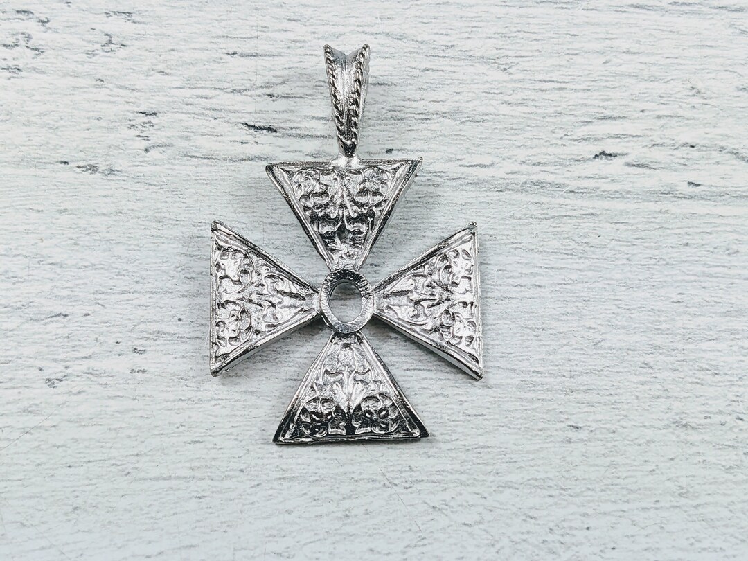 White Metal Casting Alloy Gothic Cross Pendant, Rare, Open Center ...