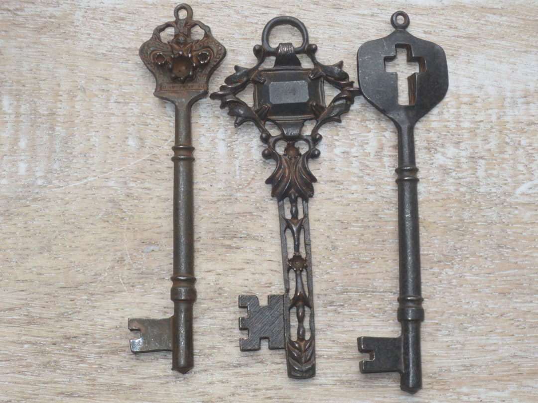 Antiqued Bronze Skeleton Key Pendants Ornate Key Antique - Etsy