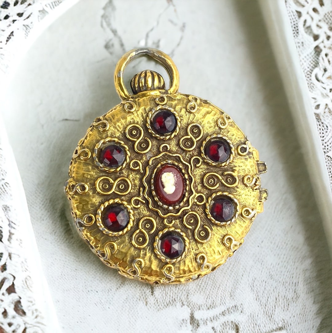 Vintage Ladies Ornate Cameo Pill Box Pendant Locket (patina) - Etsy