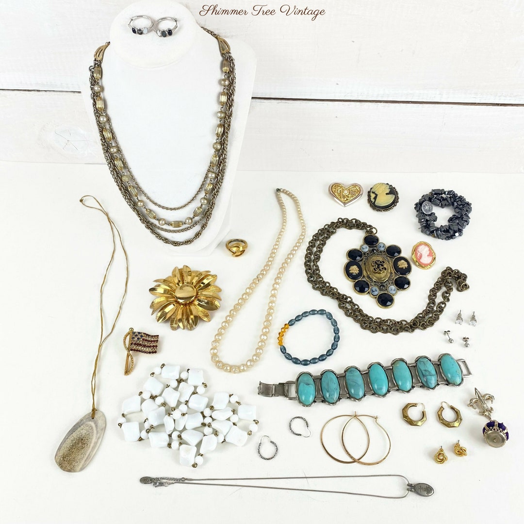 Destash 23 Pc Vintage Jewelry Lot With Some Signed Pieces. ~ US Tariffs ...