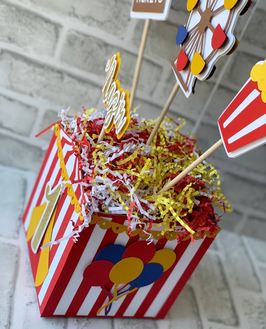 Carnival Birthday Party Centerpieces