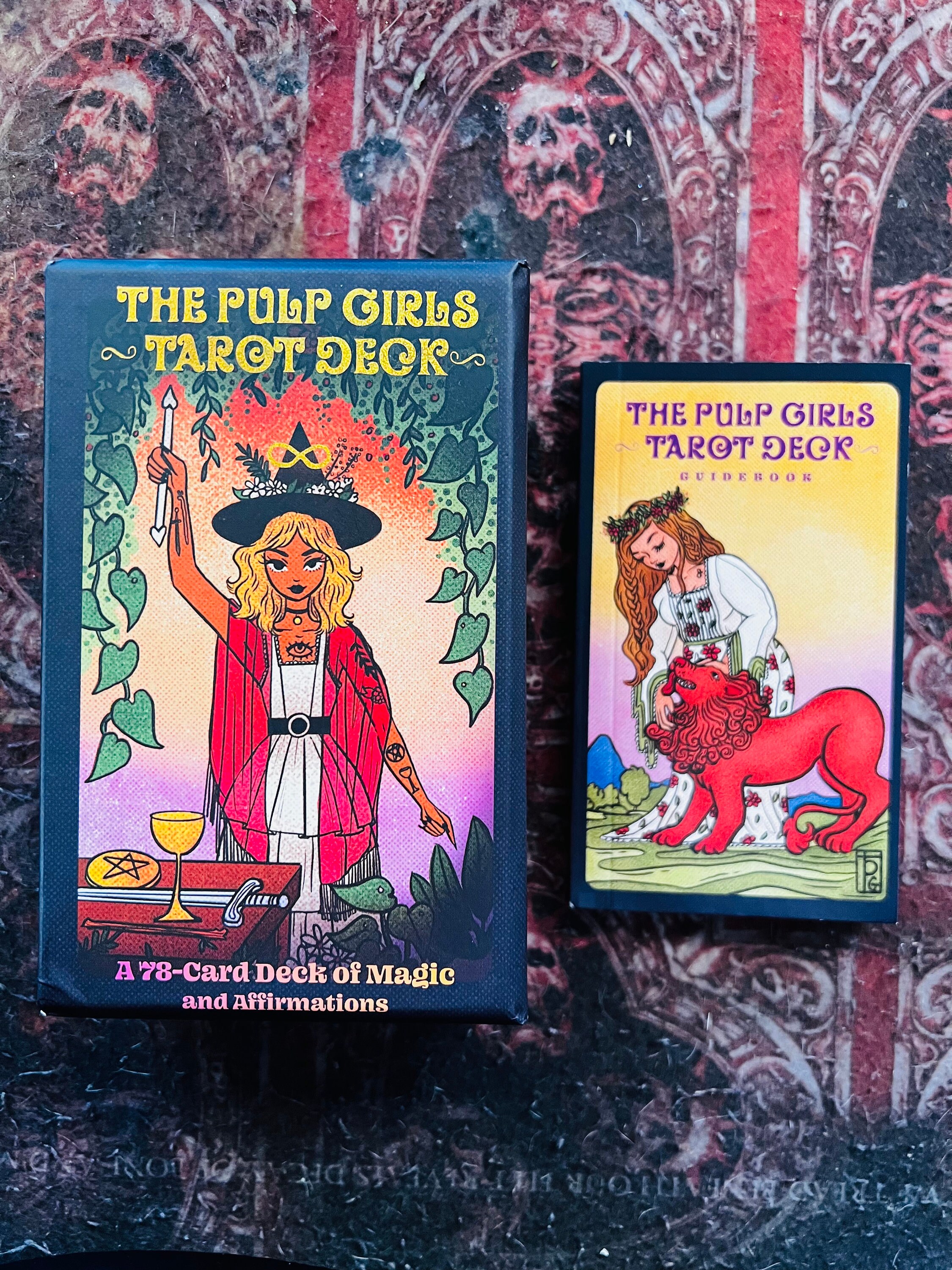 Pulp Girls Tarot Deck - Etsy