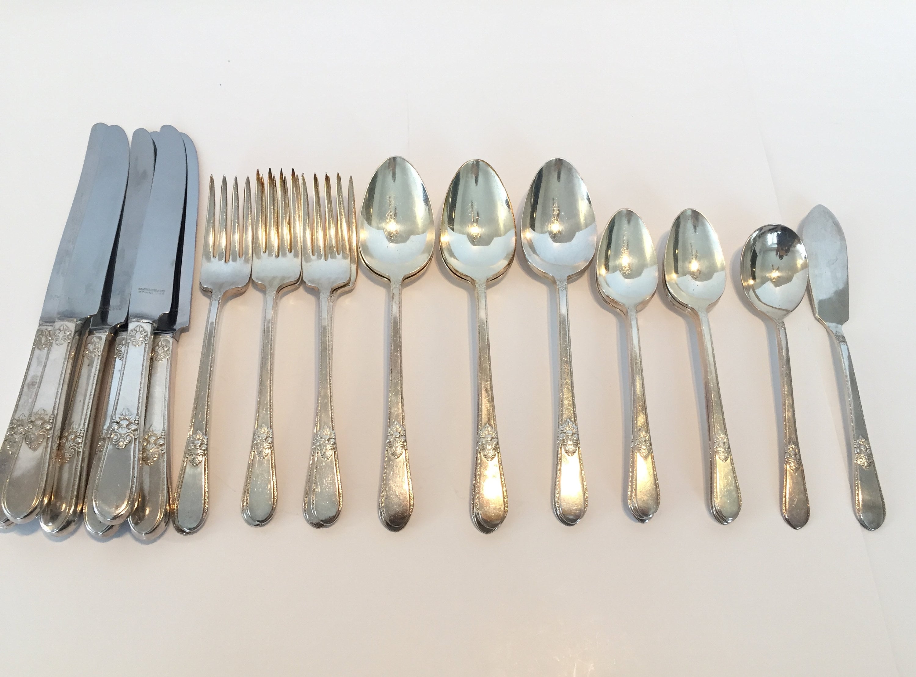 1847 ROGERS BROS 26 PIECE Adoration Flatware Set - Etsy