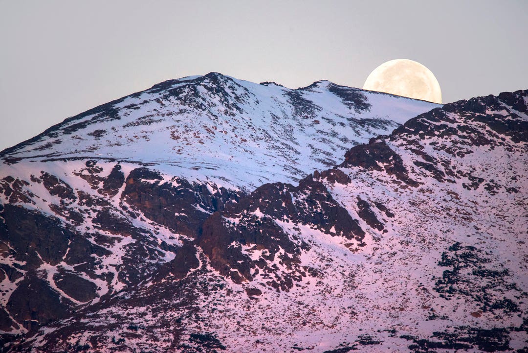 Setting Moon, Rising Sun Over Rocky Mountain National Park, Snowy, RMNP ...