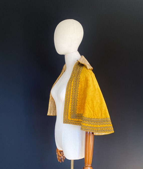 velvet cape antique theatre - Gem