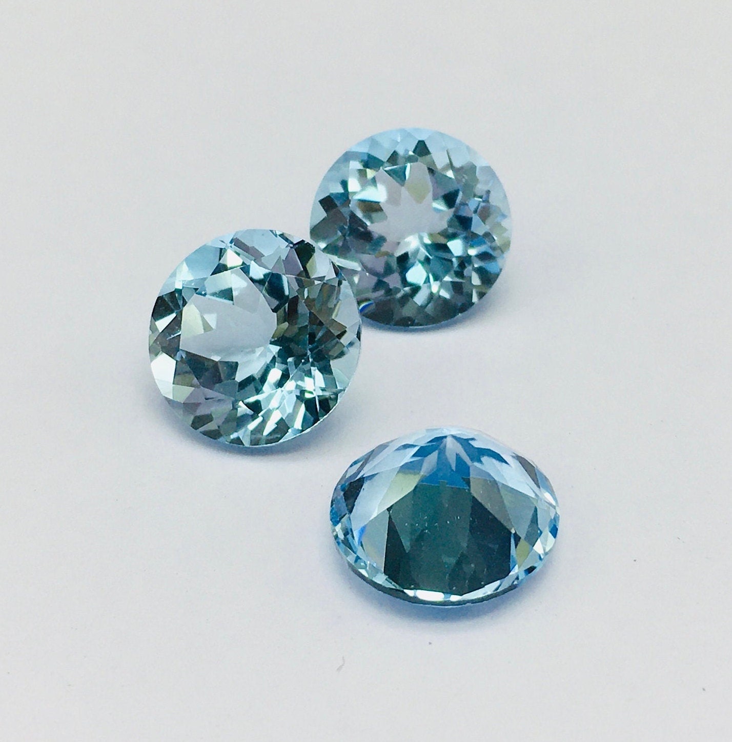 Echte BLUE TOPAZ geschliffene Steine / Größe 10 mm / runde Form / Höhe ...