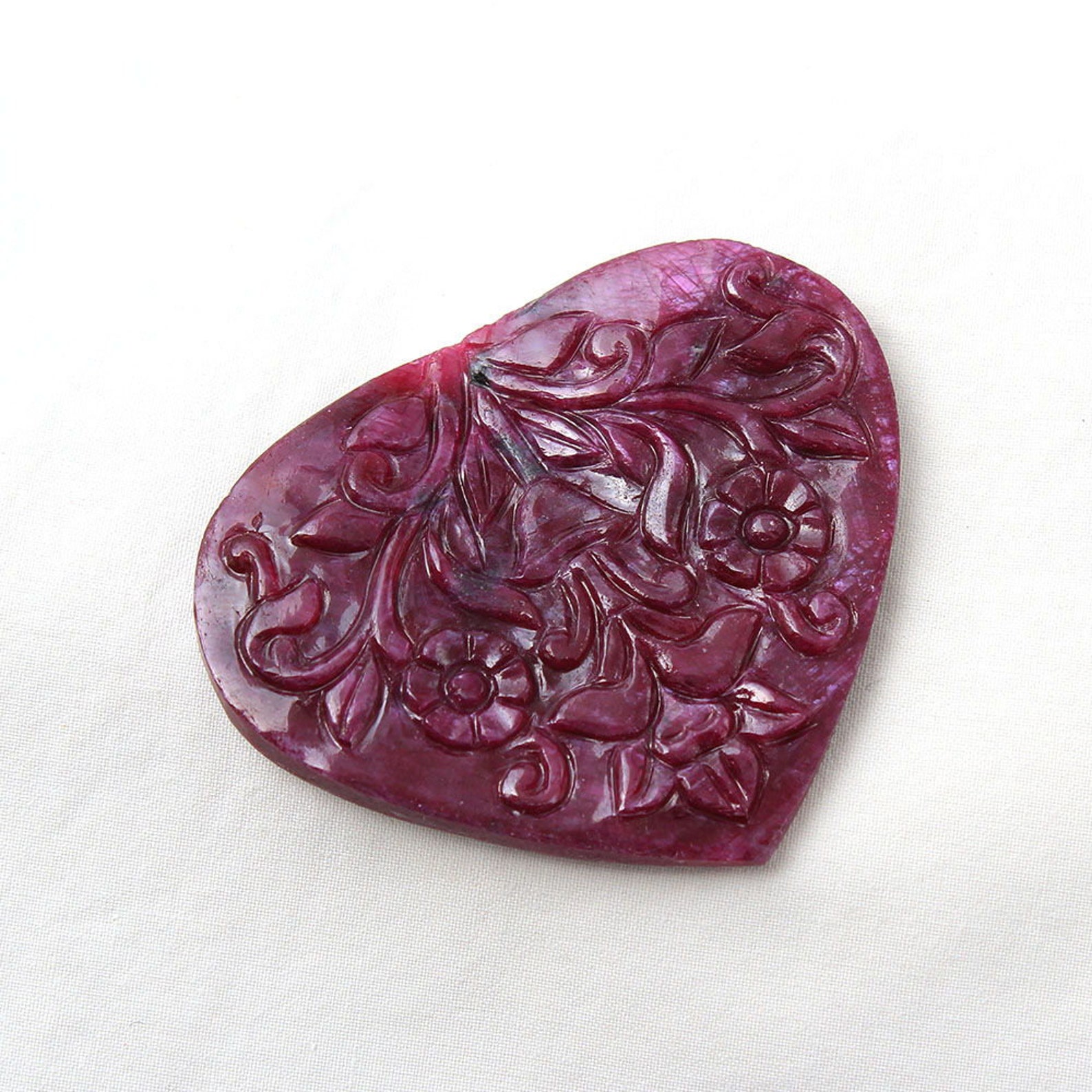 Natural Ruby/hand Carved/heart Shape/width 53mm/length 43mm/height 5mm ...