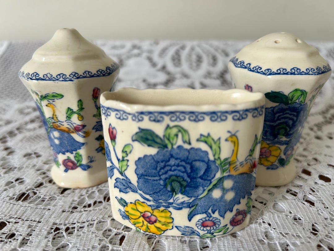 Vintage Mason’s Ironstone Regency Design Salt and Pepper Shakers With ... Vintage Mason’s Ironstone Regency Design Salt and Pepper Shakers With ...