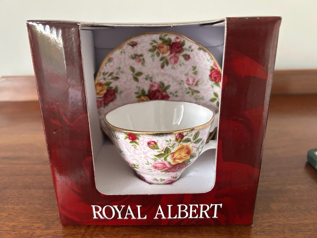 Royal Albert Old Country Roses Teacup and Saucer – Soft Pink Lace, Bone ...