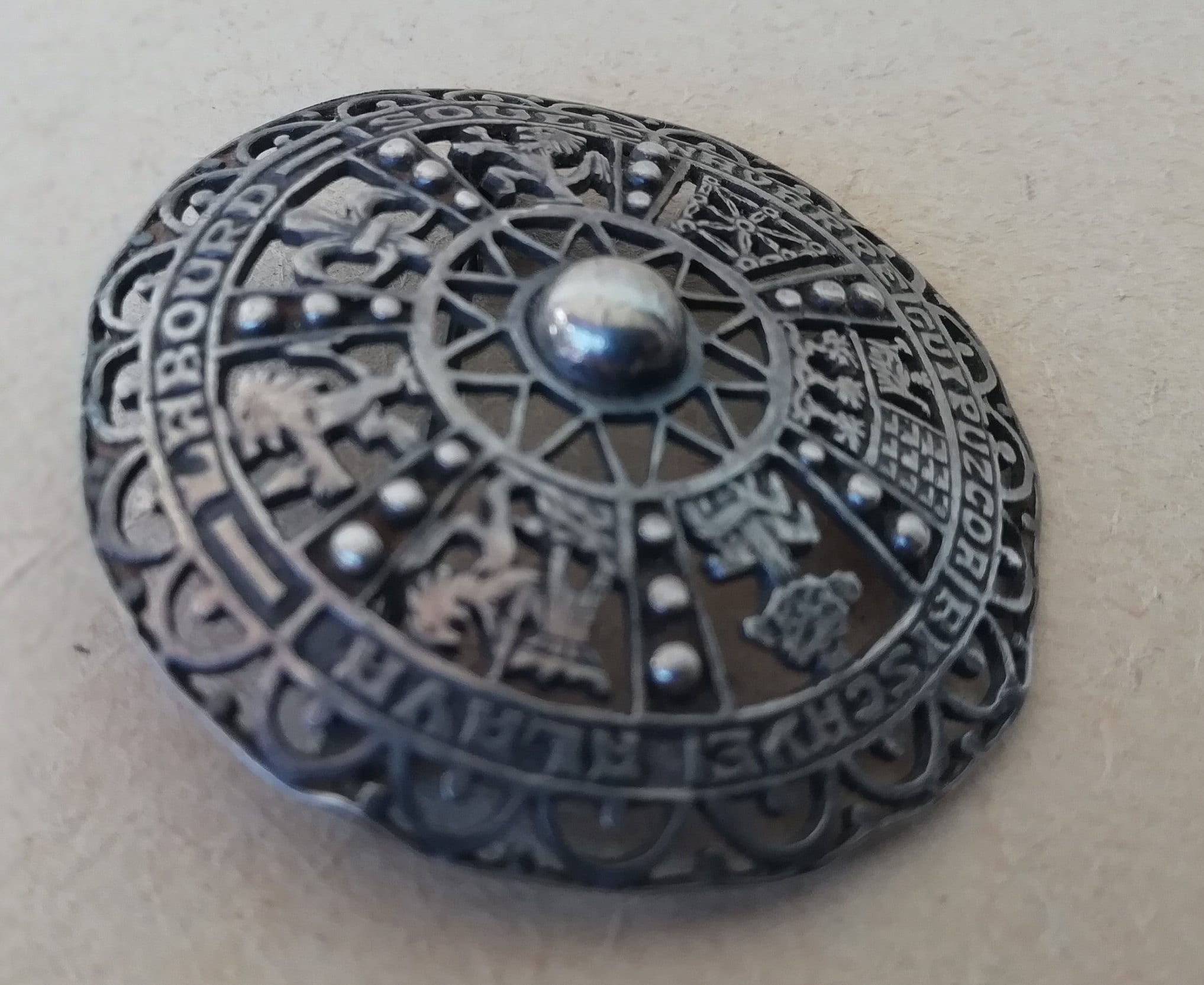 ancienne broche écusson du Pays Basque, bijoux Oritza- métal argenté, 6 ...