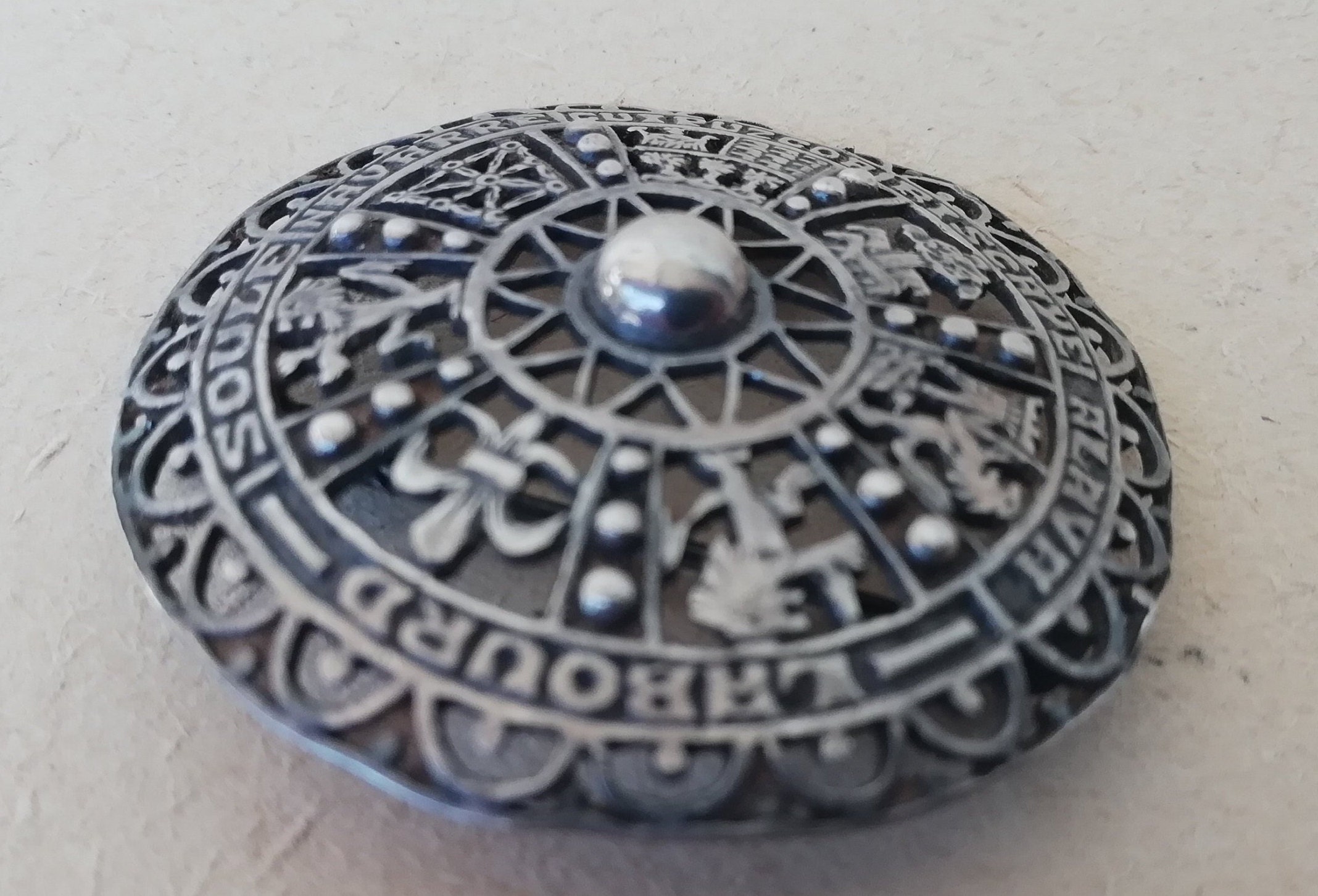 ancienne broche écusson du Pays Basque, bijoux Oritza- métal argenté, 6 ...