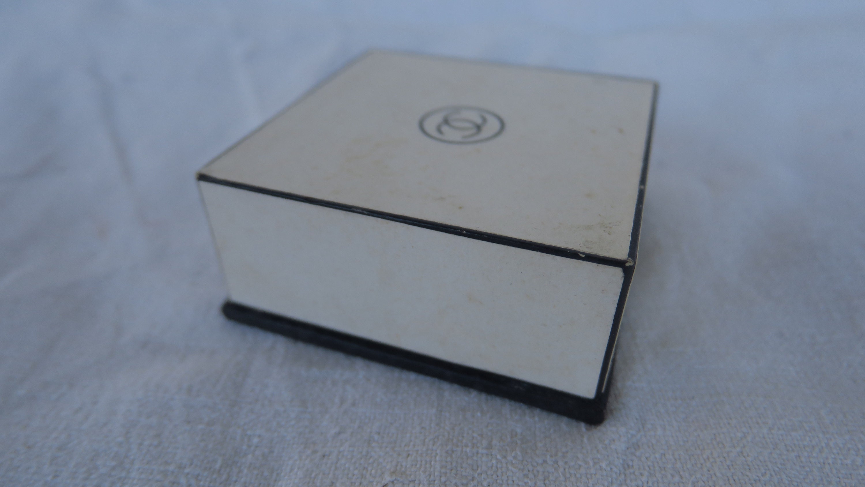 rare boite à poudre ancienne de collection Chanel poudre numéro 5 ...