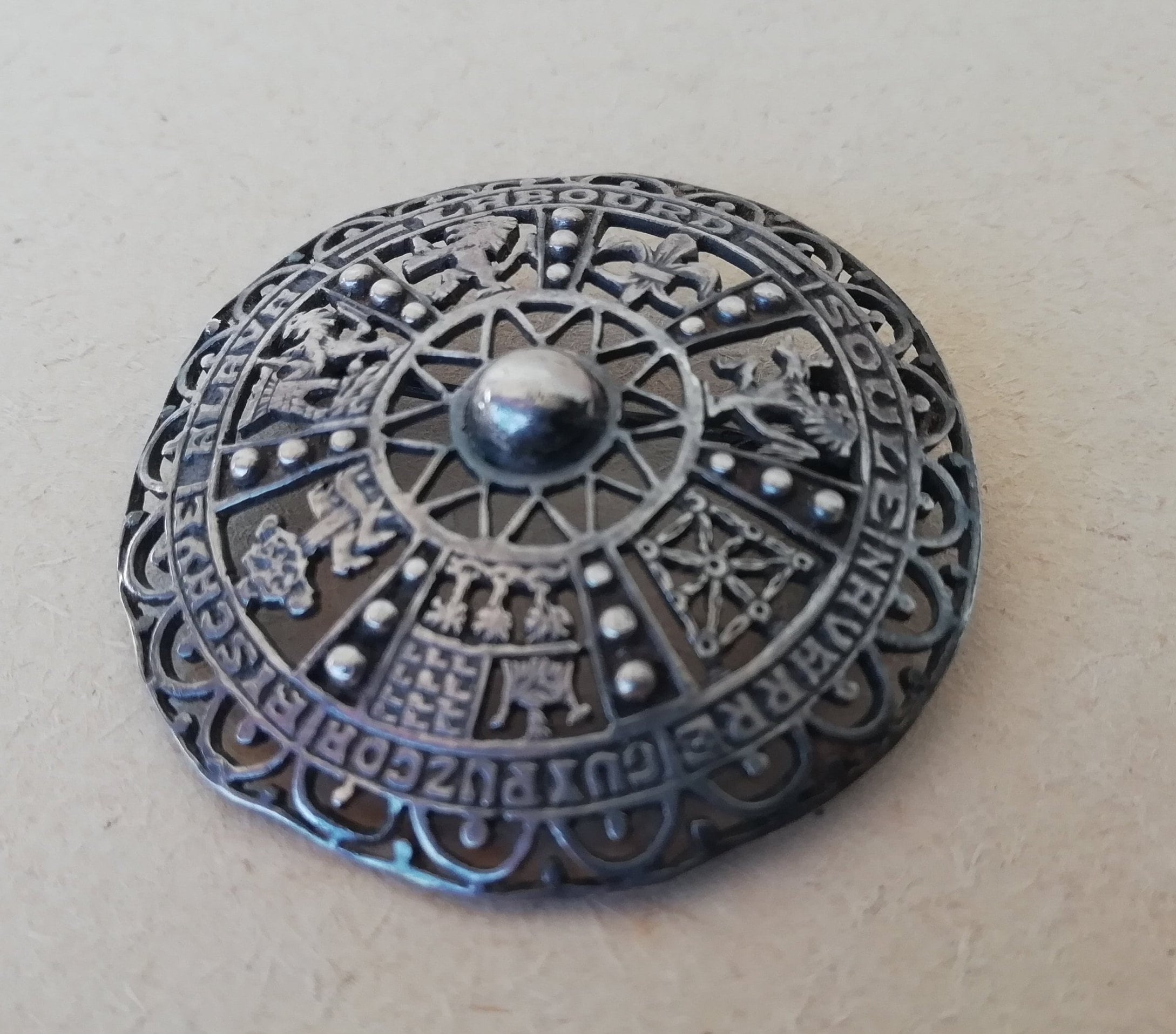 ancienne broche écusson du Pays Basque, bijoux Oritza- métal argenté, 6 ...