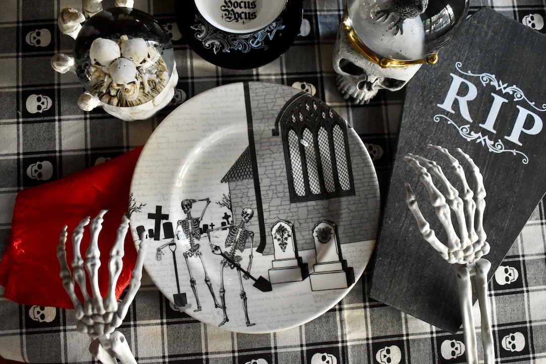 Skull Plate. Skeleton Bones in the Cemetery. Where is Bones. - Etsy