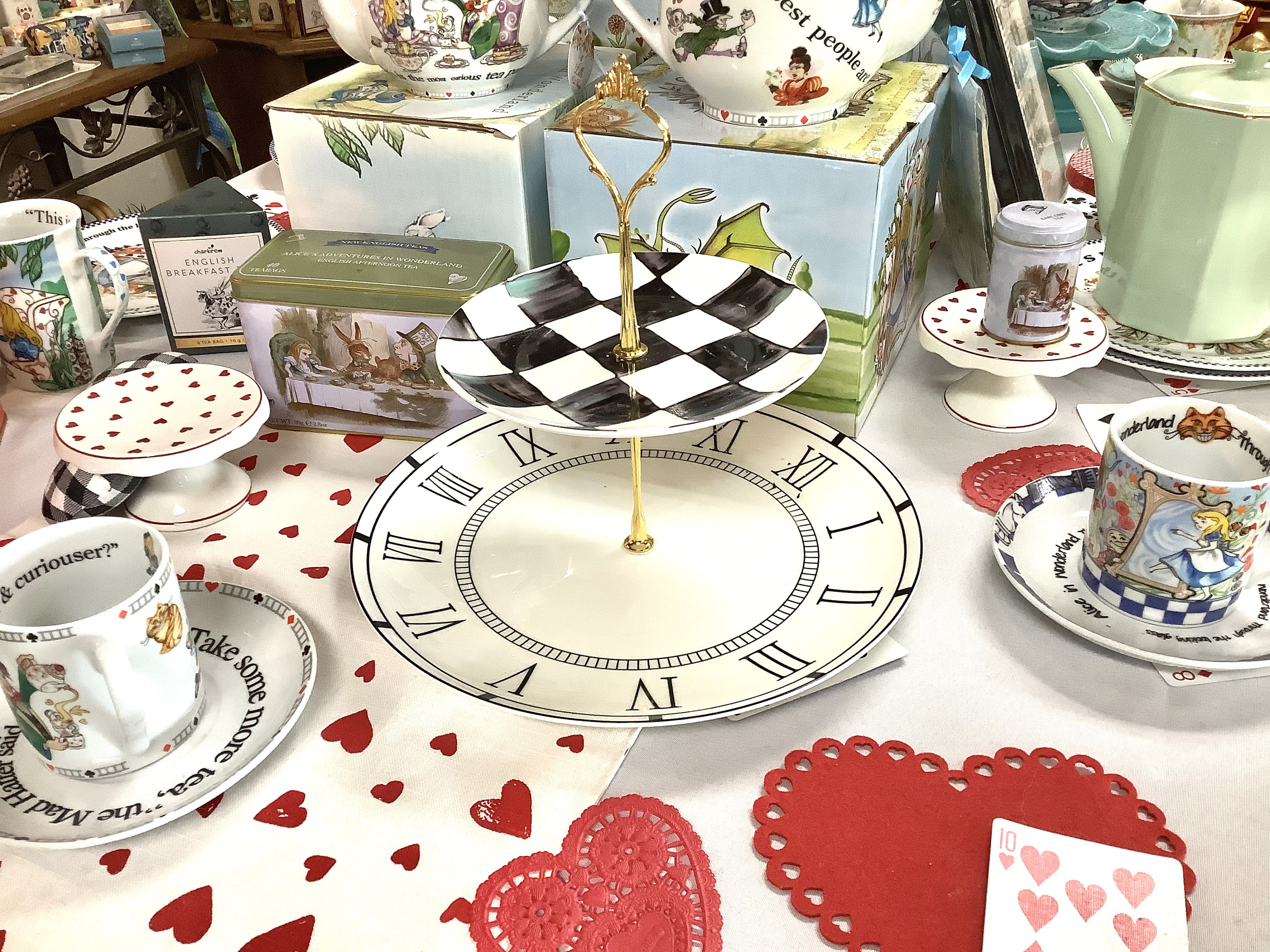 Cake Stand. Alice in Wonderland. Mad Hatter Queen of Hearts - Etsy