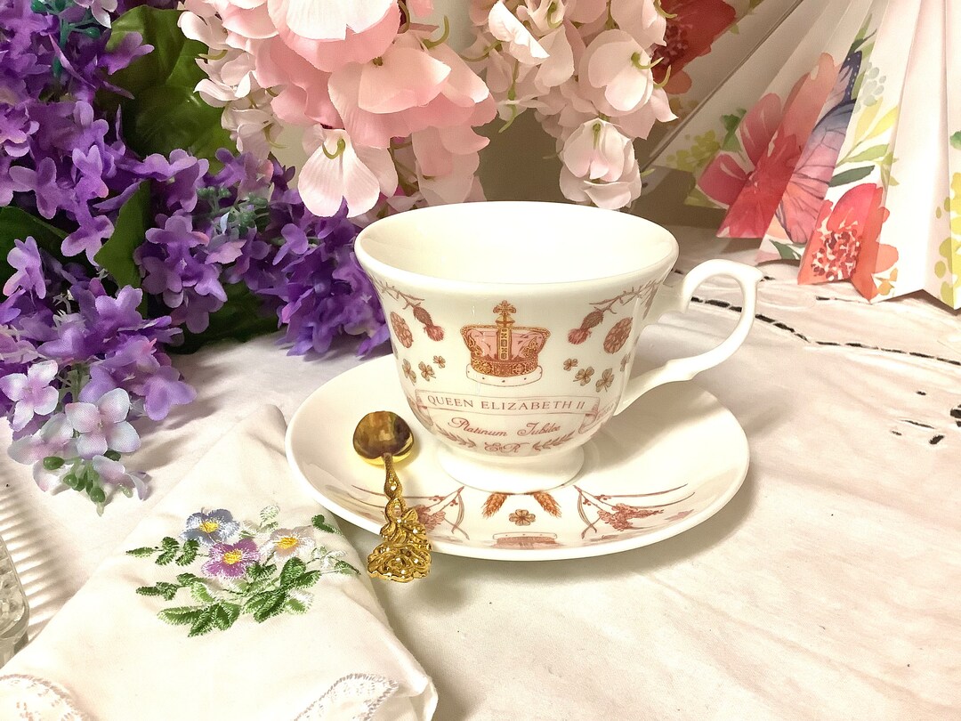 Queen Elizabeth II Tea Cup Fine Bone China Gold Plated Spoon Linen Tea ...