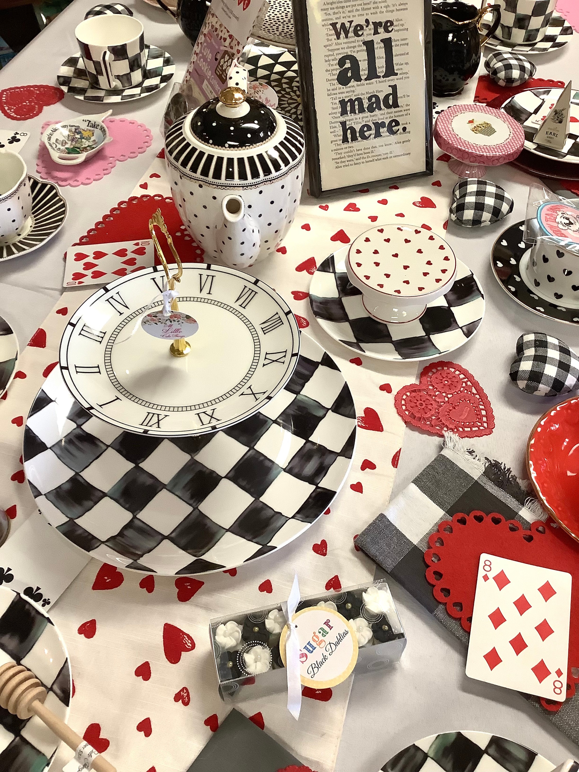 Cake Stand. Alice in Wonderland. Queen of Hearts Mad Hatter - Etsy