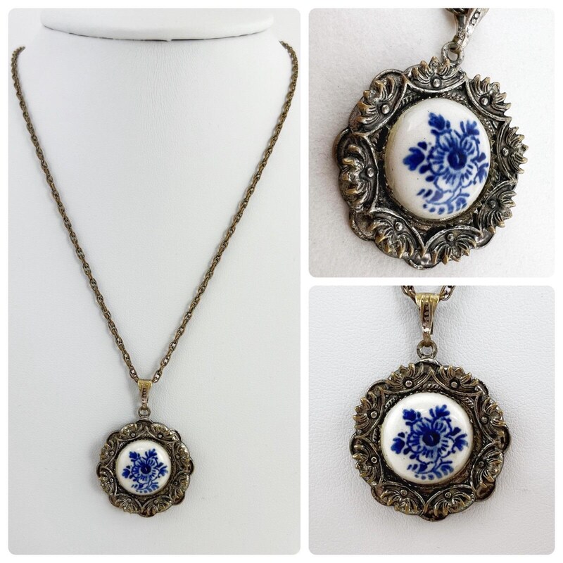 Delft Blue Necklace - Etsy