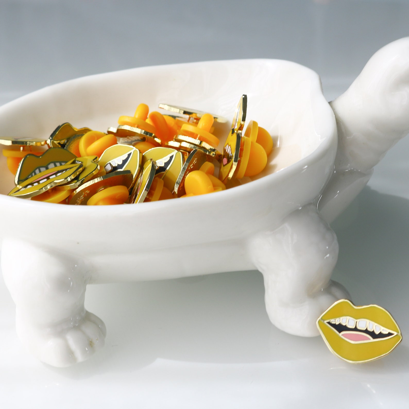 Yellow Lips Pin / Aesthetic Enamel Pin / Denim Jacket Pin - Etsy UK