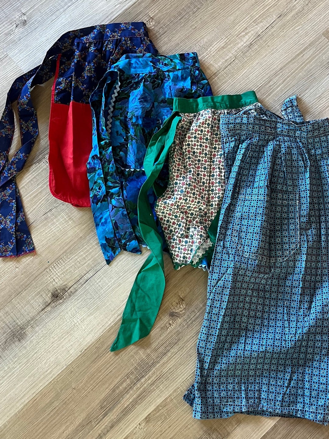 Bundle of Four Vintage Half Tie-back Aprons - Etsy