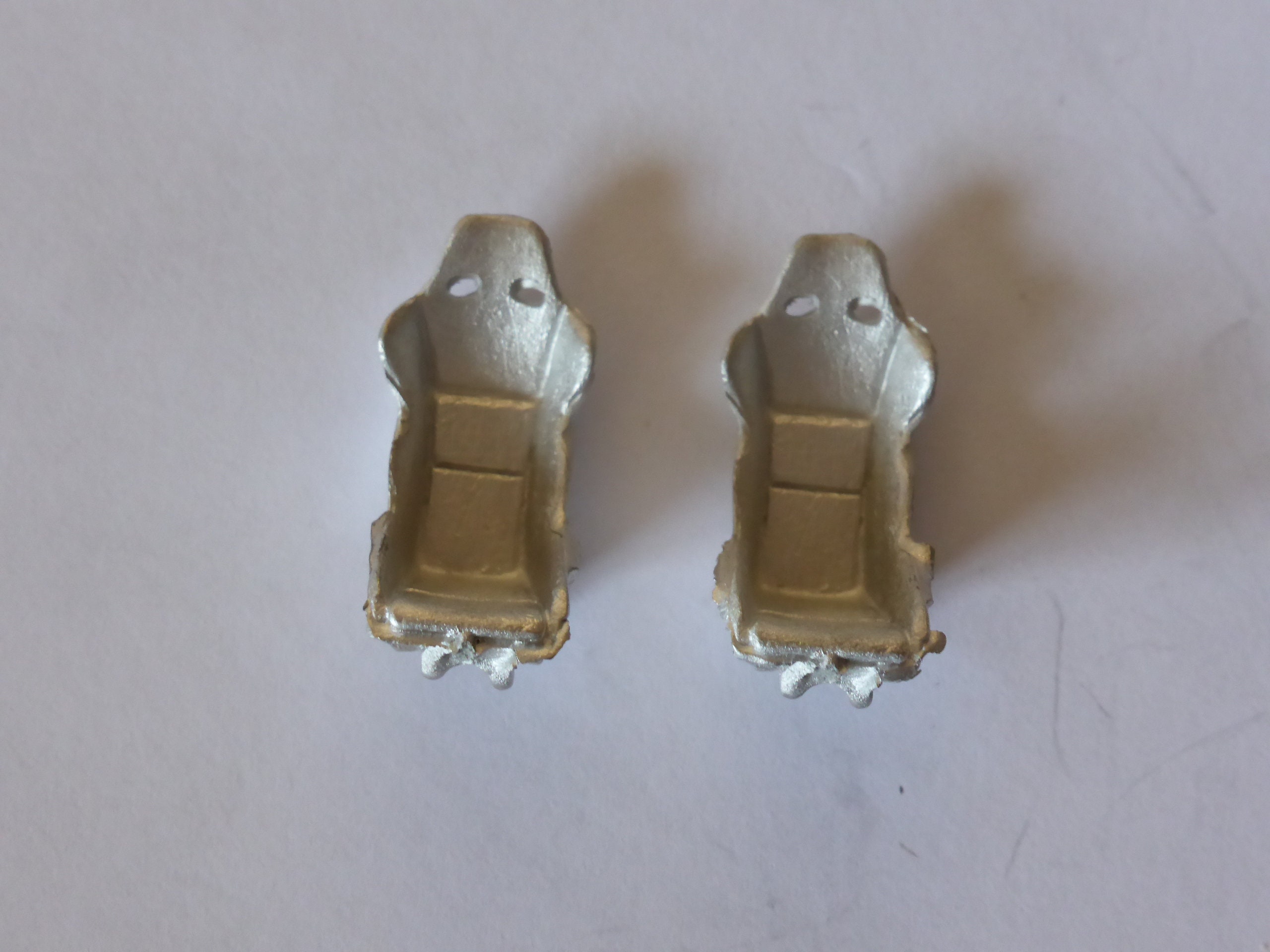 white metal sports Recaro seats 1:43 for sports and racing cars (pack ...