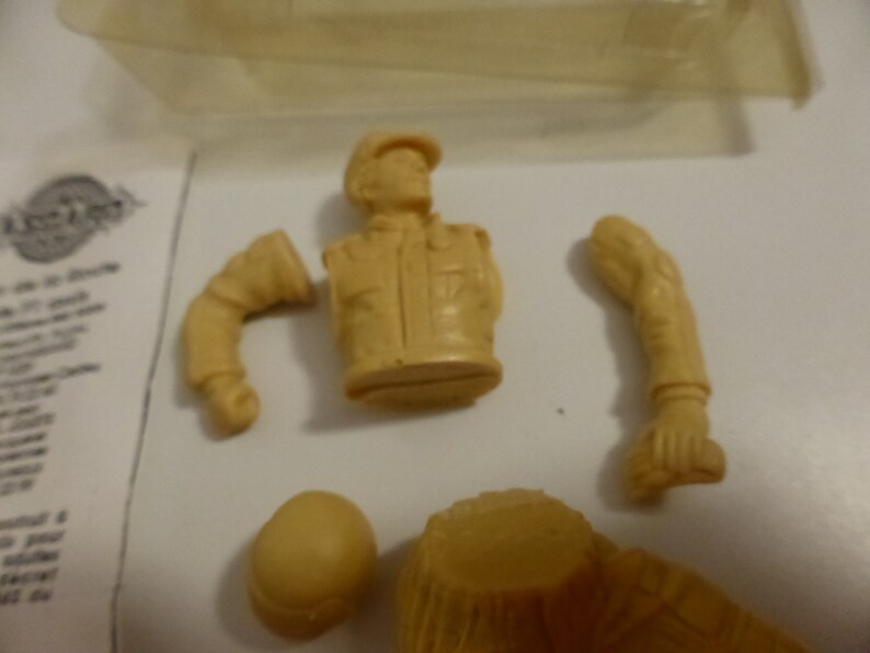 1:20 Resin Kit Formula 1 Racing Driver of the 90s-2000s Figure Asgard N ...