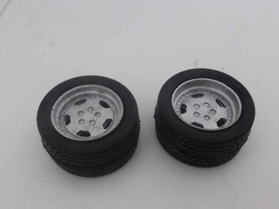 1:24 White Metal Wheels, Tires and Polycaps for AMG Mercedes Road Cars ...
