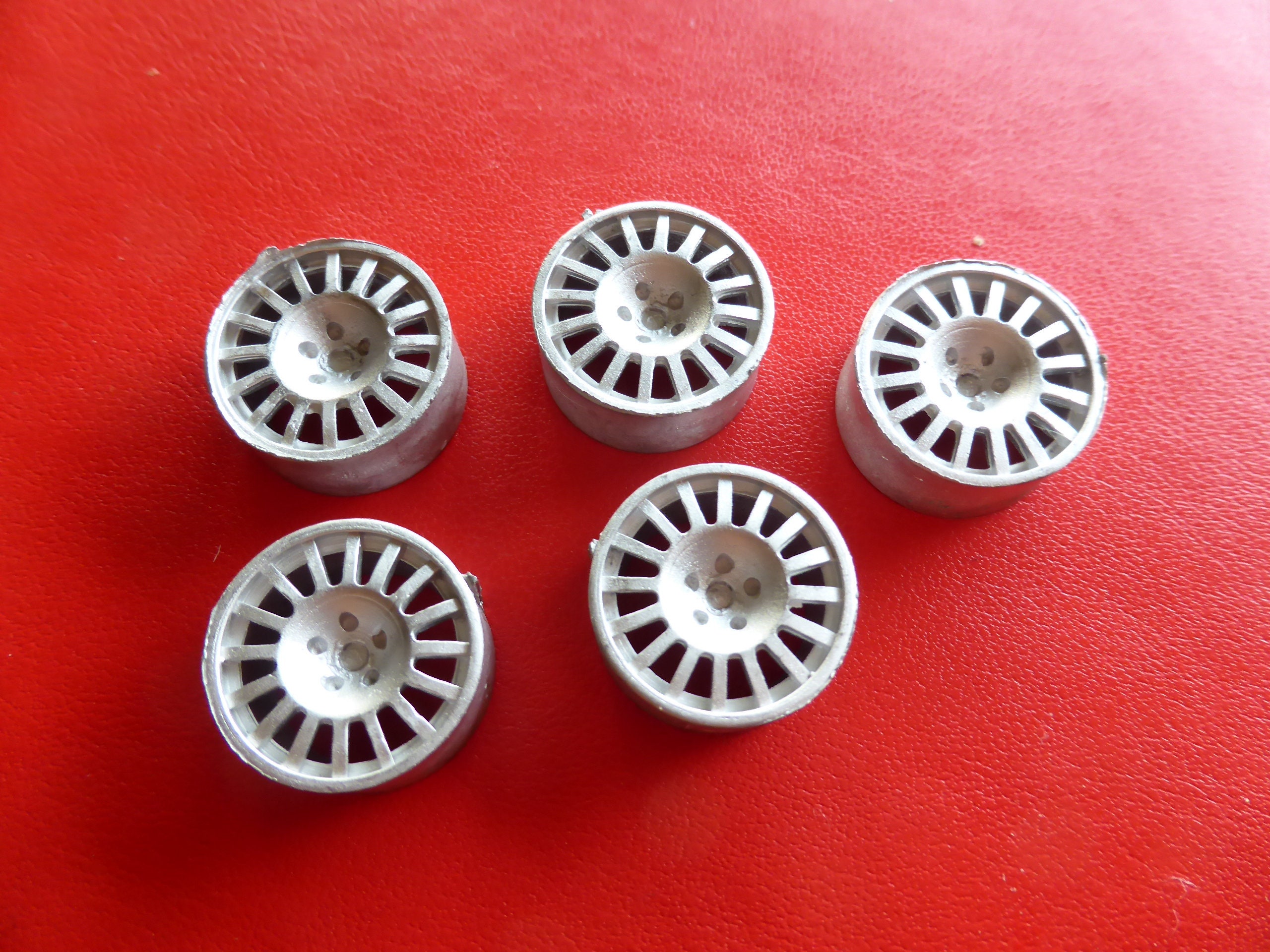 Pack of 5 white metal 16-spokes wheels for racing/rally cars Racing43 ...