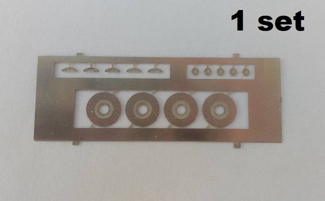 Pack With 4 Brake Discs, Calipers and Wheel Nuts for 1:43 Scale Models ...