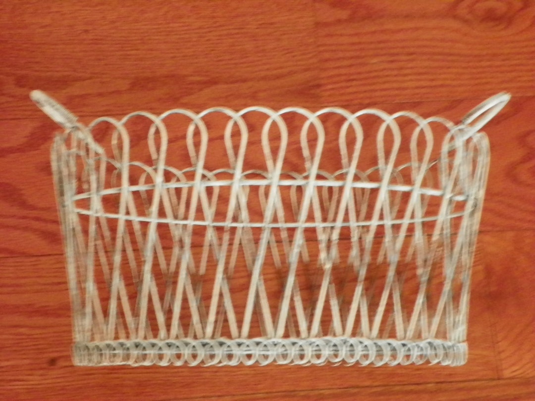 White Chalk-painted Wire Basket Shabby-chic Style Wire Basket - Etsy