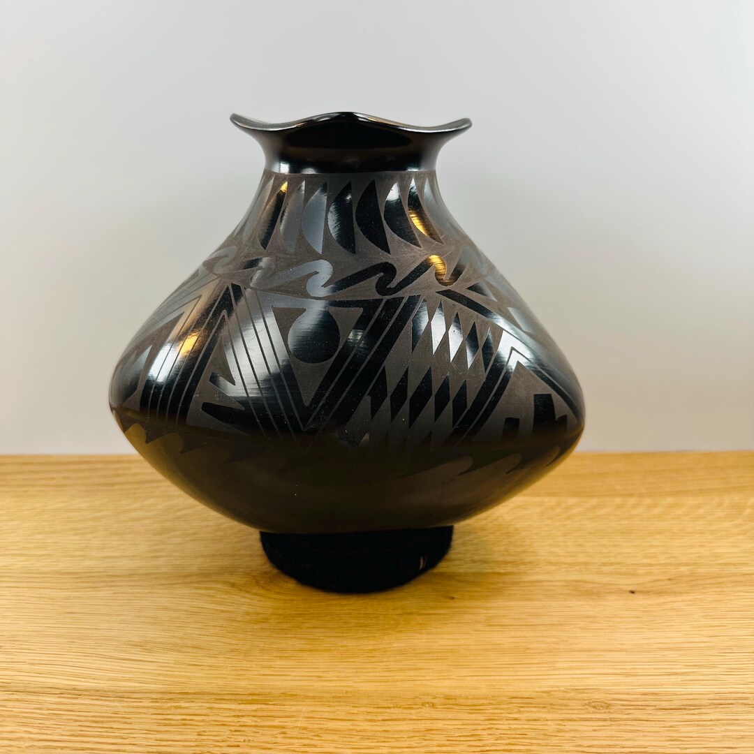 Socorro Reyes Blackware Pottery Vase With Stand - Mata Ortiz, Mexico - Etsy