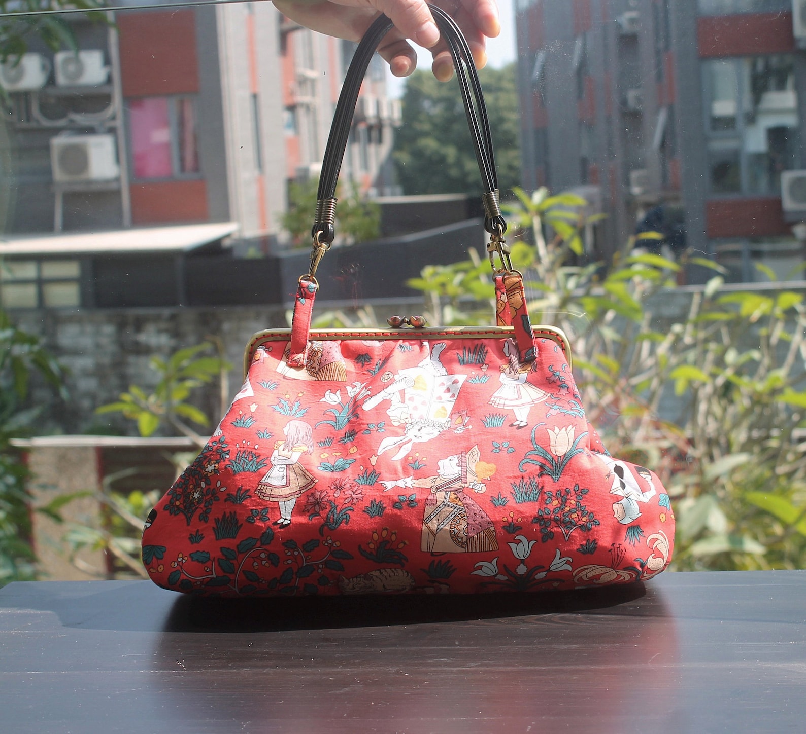 Alice in Wonderland Red Mad Hatter and King Printed Handbag / Shoulder ...