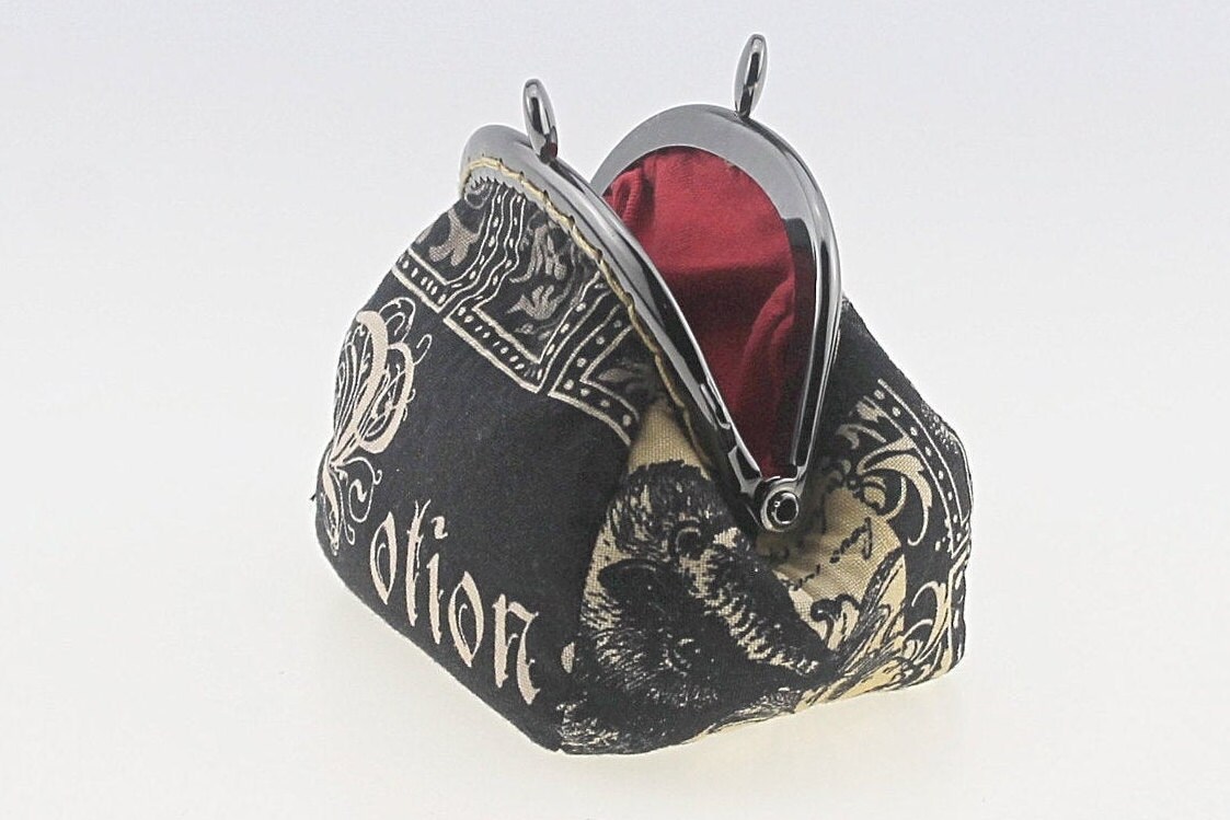 Halloween Spooky Potion Purse With Kiss Lock Metal Knob Clasp Opening ...