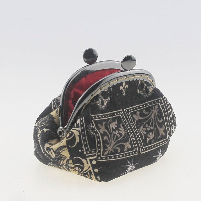Halloween Spooky Potion Purse With Kiss Lock Metal Knob Clasp Opening ...