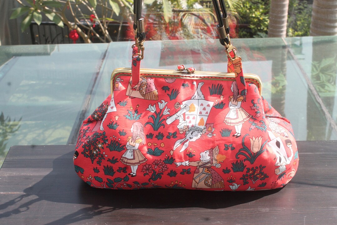Alice in Wonderland Red Mad Hatter and King Printed Handbag / Shoulder ...
