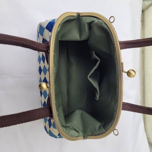 Retro Sports Bag Style Handbag or Shoulder Bag With Kiss Lock / Metal ...