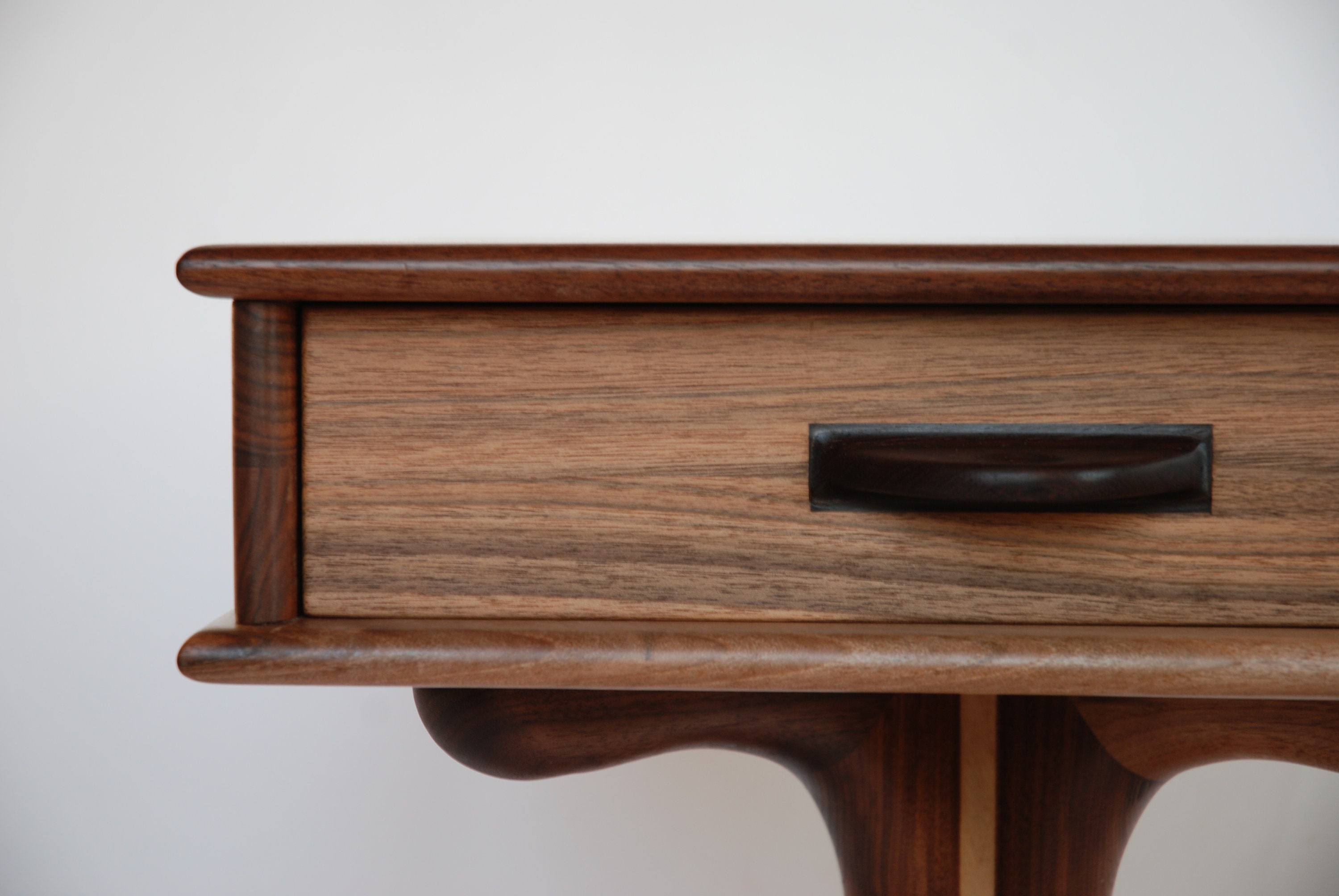 Sculpted Nightstand / Side Table Stile Sam Maloof - Etsy