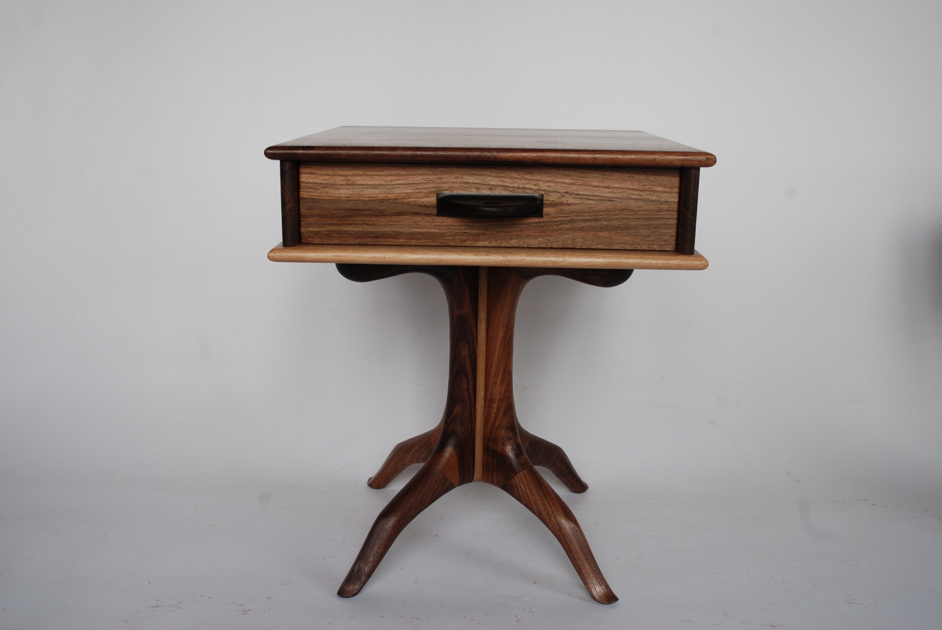 Sculpted Nightstand / Side Table Stile Sam Maloof - Etsy