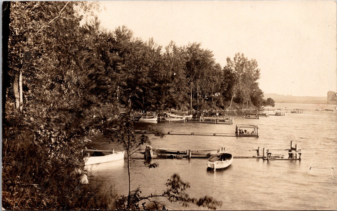 RPPC Wall Lake Iowa IA Lake Docks Boats Postcard L52 - Etsy