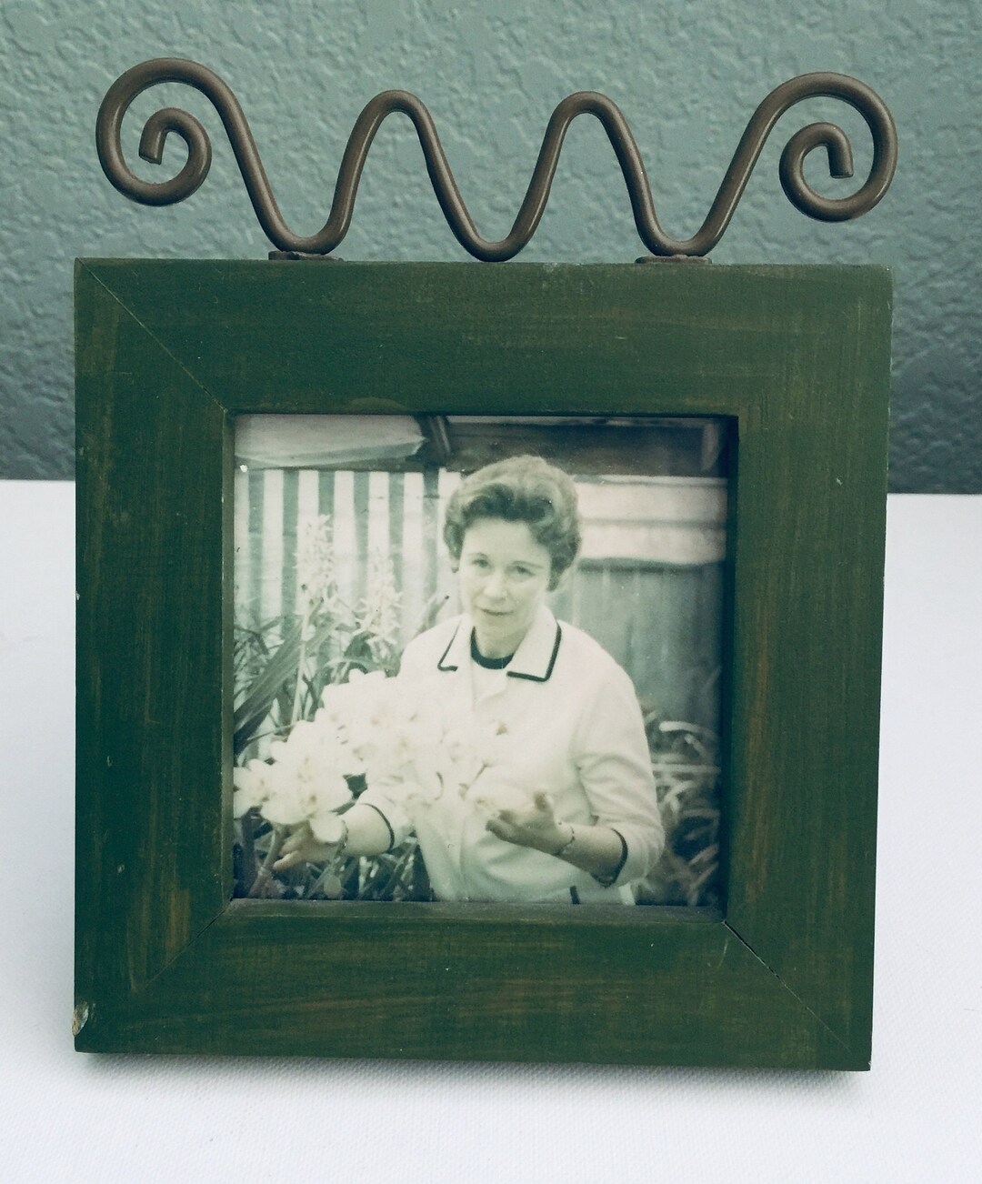 Vintage Small Table Frame. Green With Whimsical Metal Design. 4.25 X 4. ...