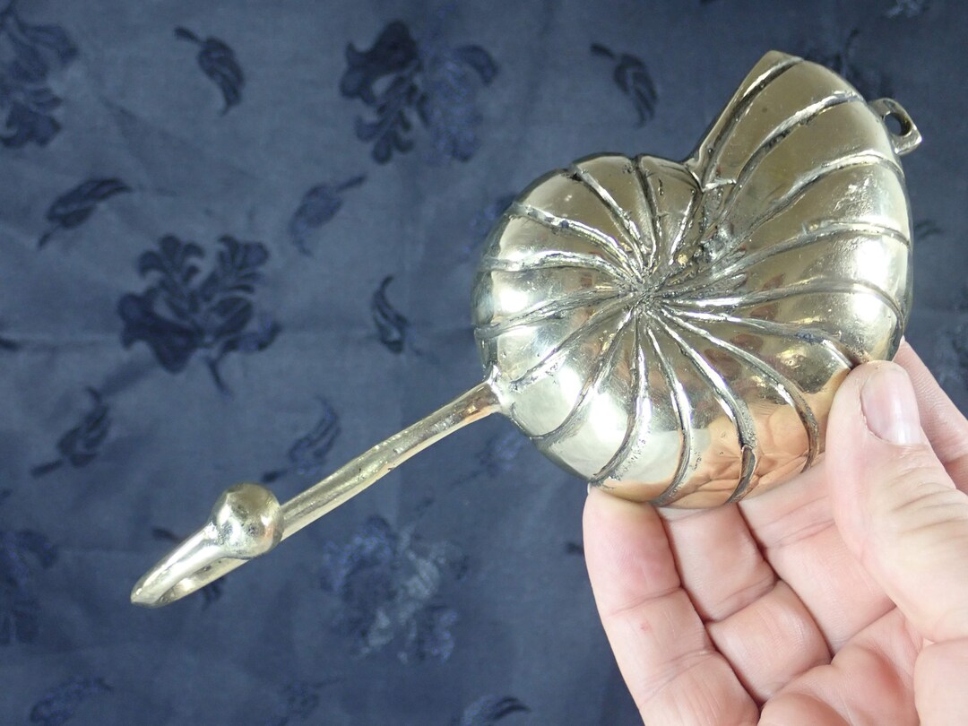 Brass Trumpet Sea Shell Hook, Shell Hanger Ideal for the Kitchen Pots ...