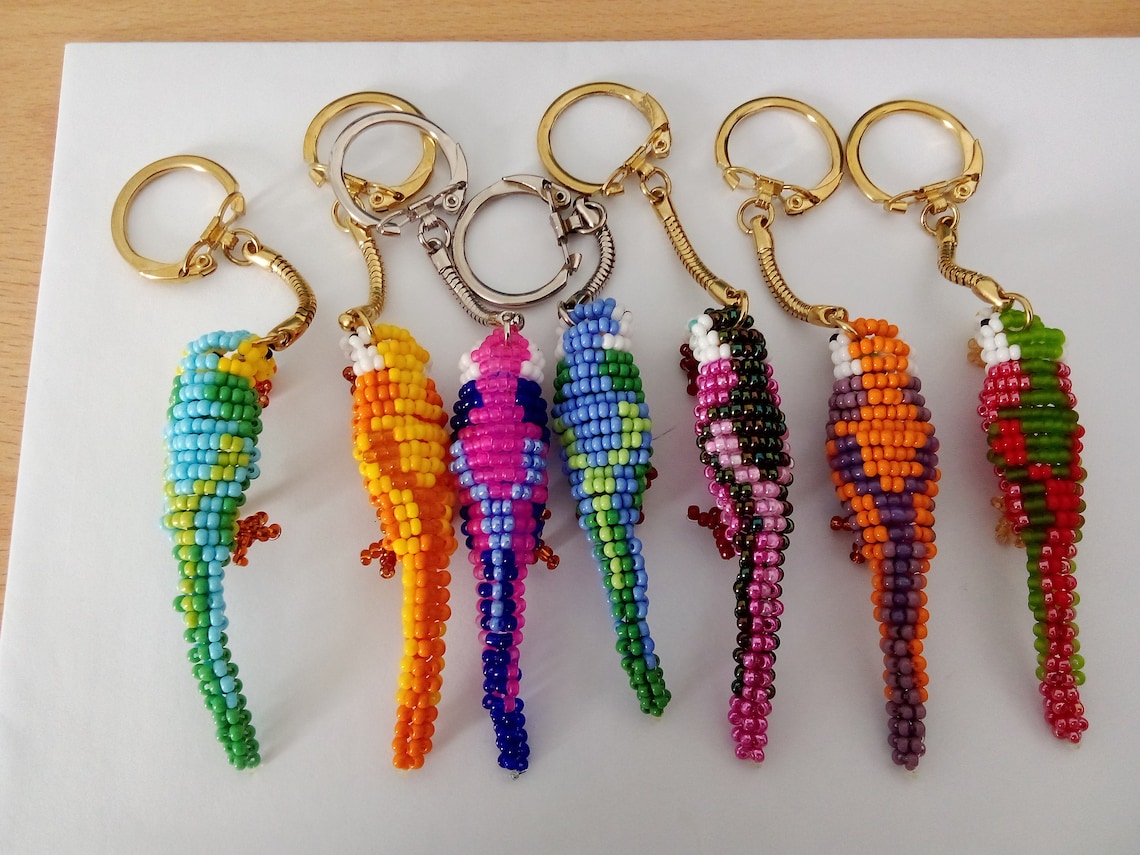 Porte clés Perroquets en perles de rocailles. - Etsy France