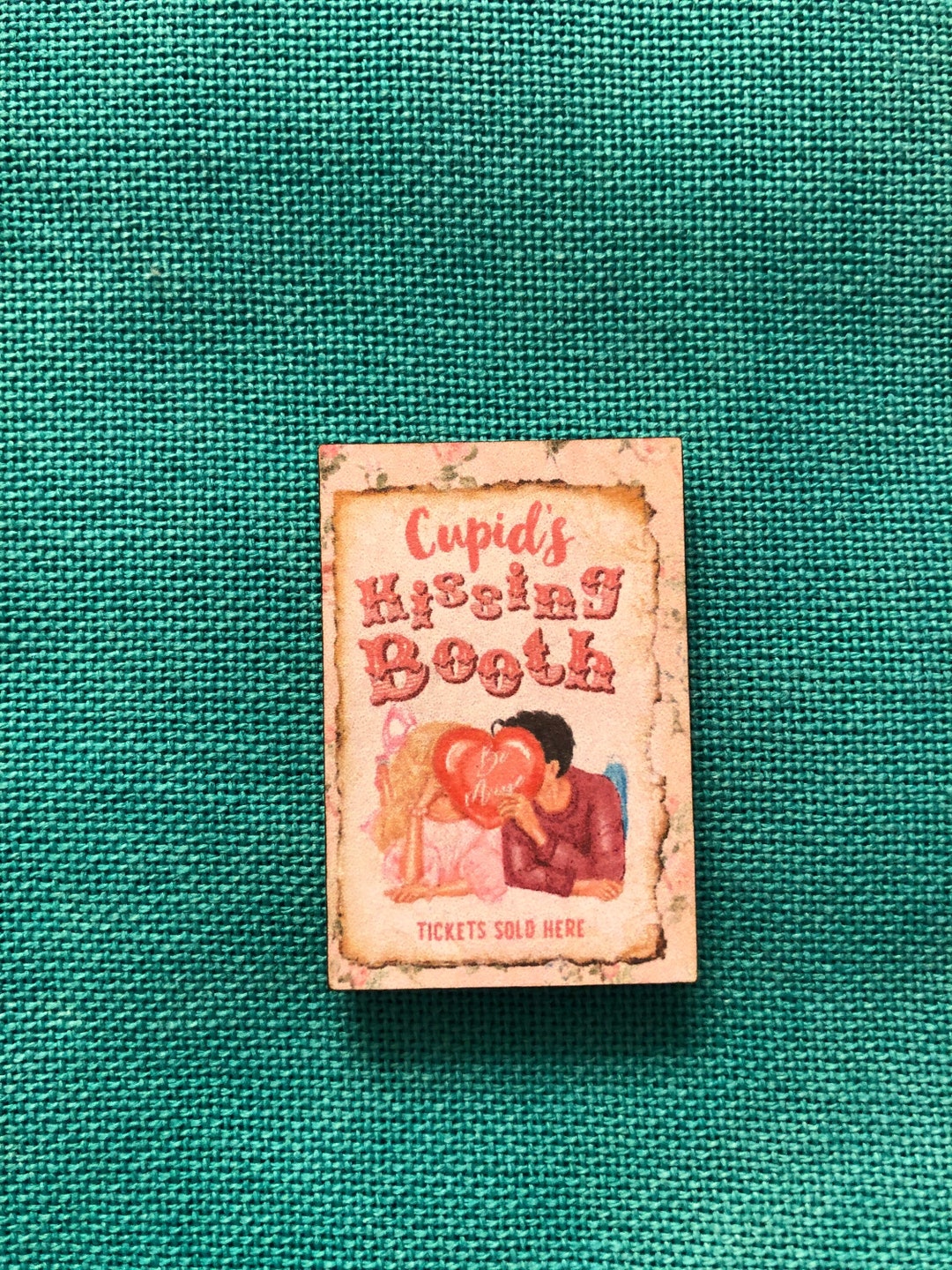 Kissing Booth | Wooden Needle Minder | Cover Minder - Etsy