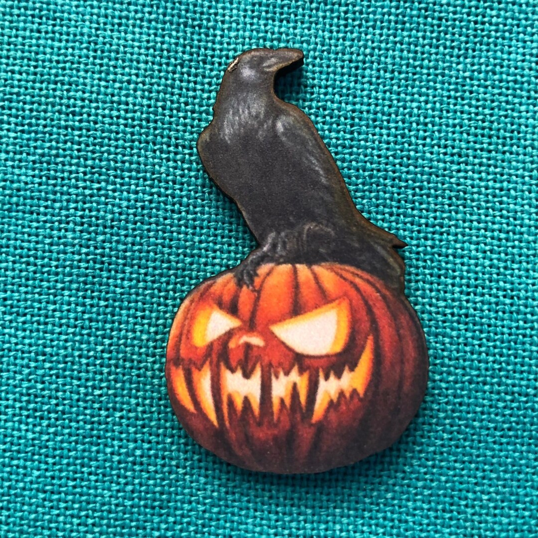 Raven & Jack-o-lantern | Wooden Needle Minder | Cover Minder - Etsy
