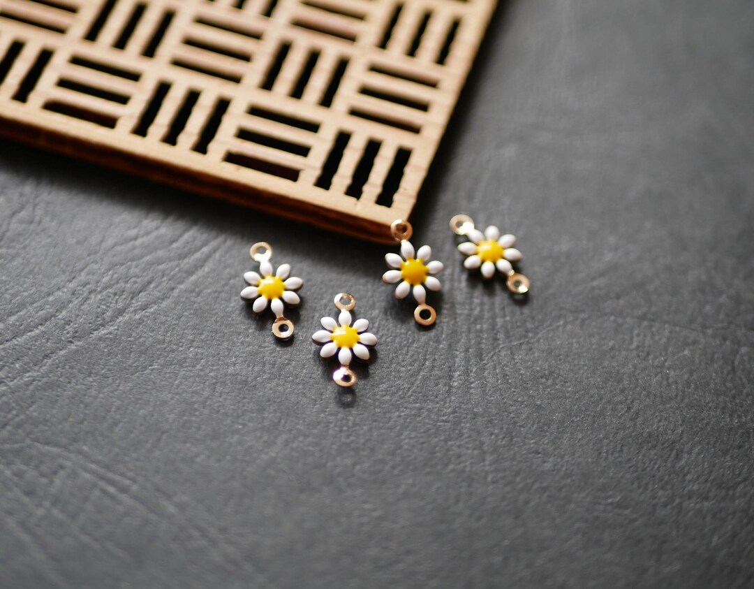 X4 White Enamel Daisy Connector, Enamel Flower Charms, Gold and White ...